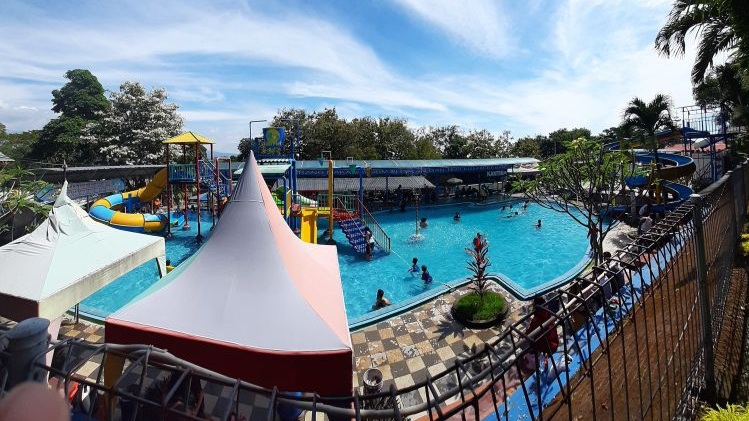 Harga tiket masuk wisata ini sangat terjangkau, yakni Rp10 ribu per ...